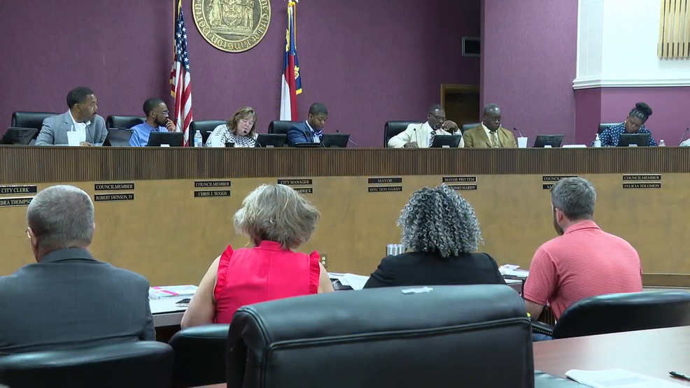 Kinston mayor-elect Kareem Moore and council members sworn in