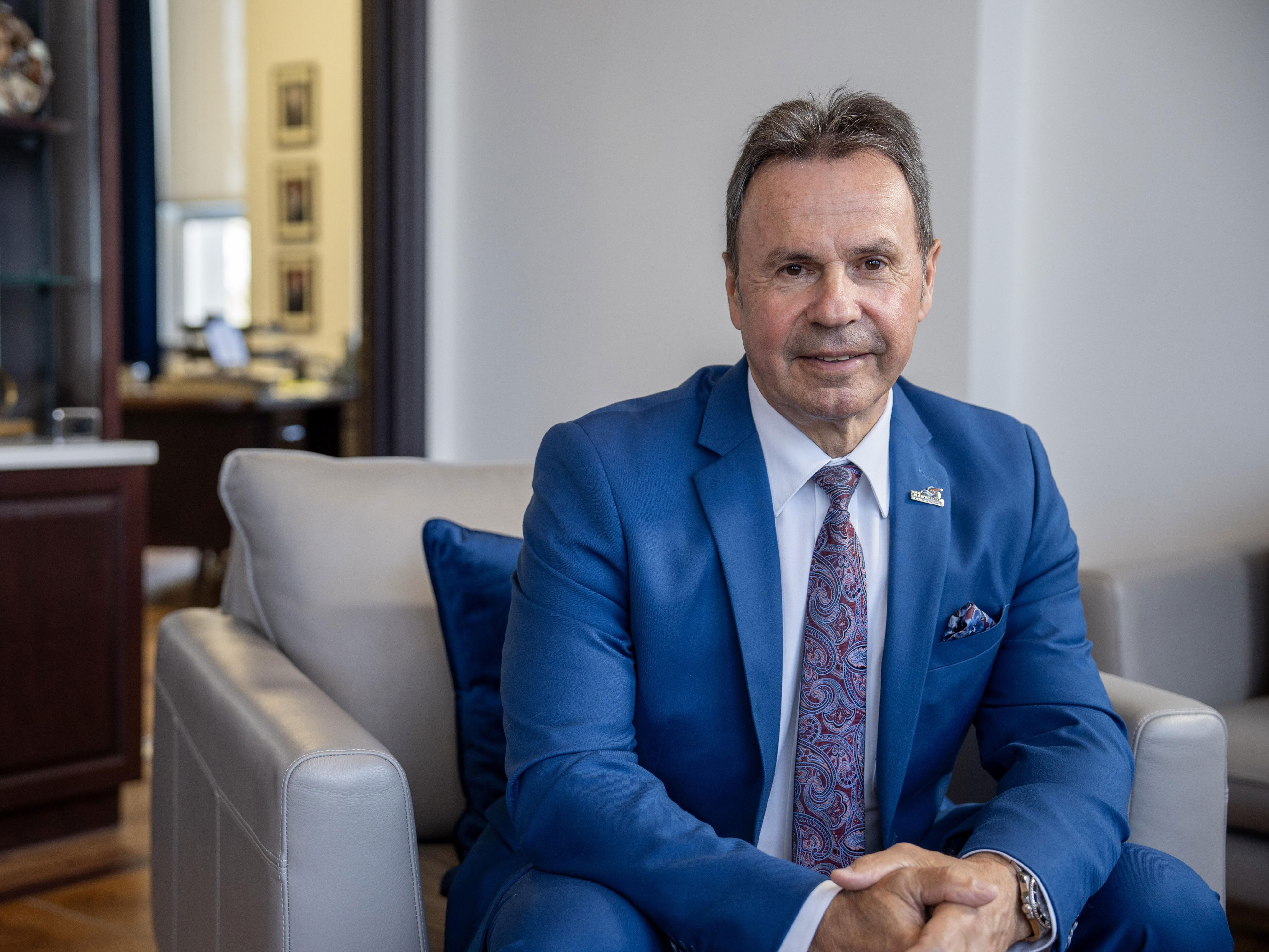 Près d’un demi-million d’allocations d’après-mandat pour les élus ...