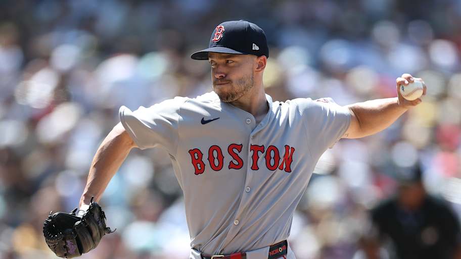 Red Sox trade reliever to White Sox to clear 40-man roster space for ...