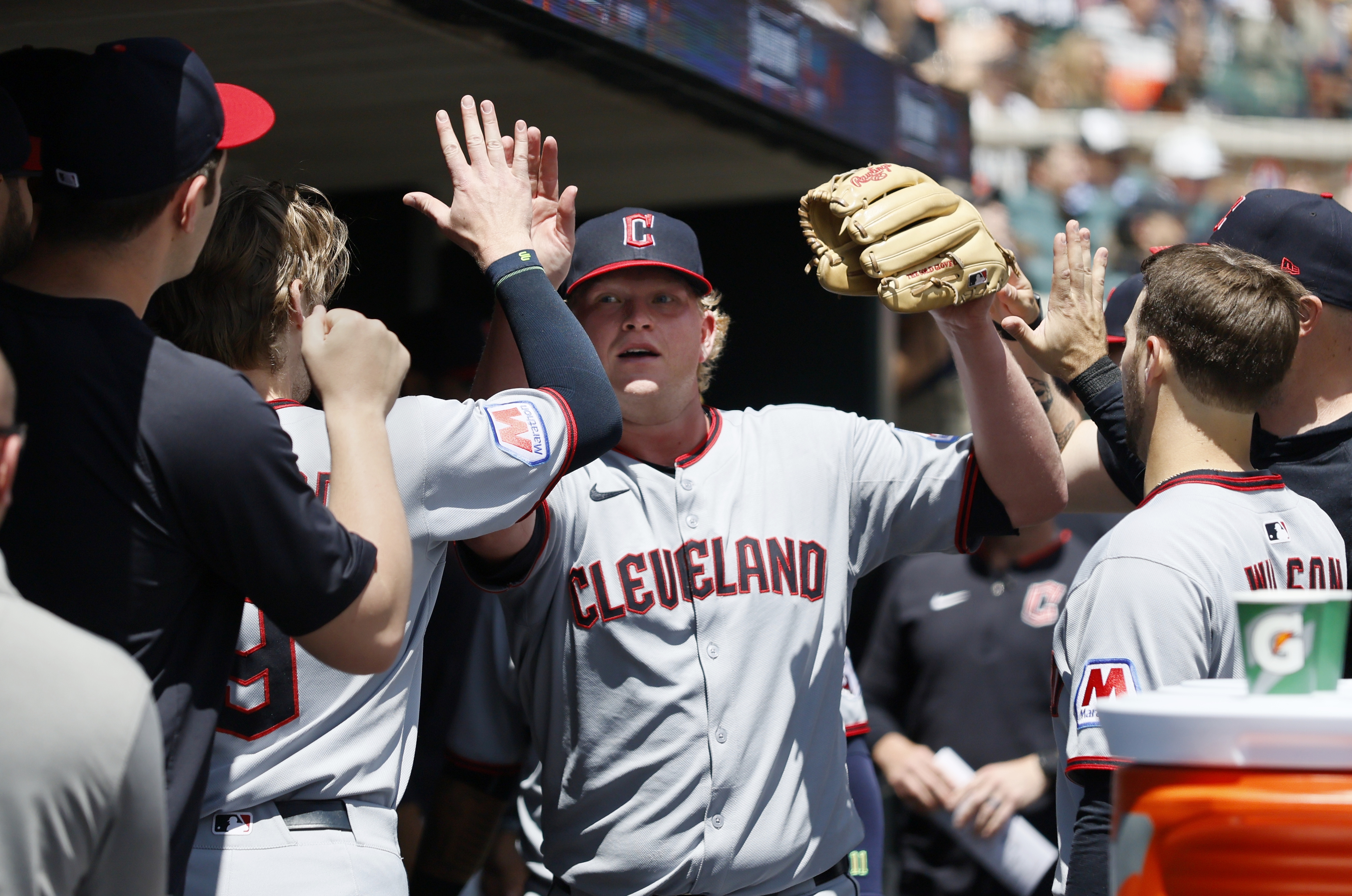 Guardians tarnish feel-good story with harsh DFA amid 5 roster moves