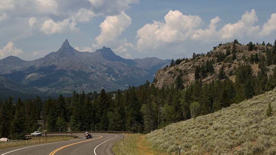 7 Scenic Drives in America That Feel Like a Movie Set