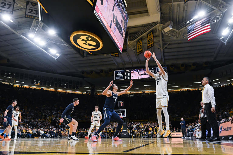 Iowa basketball demolishes SEMO: Final score, recap