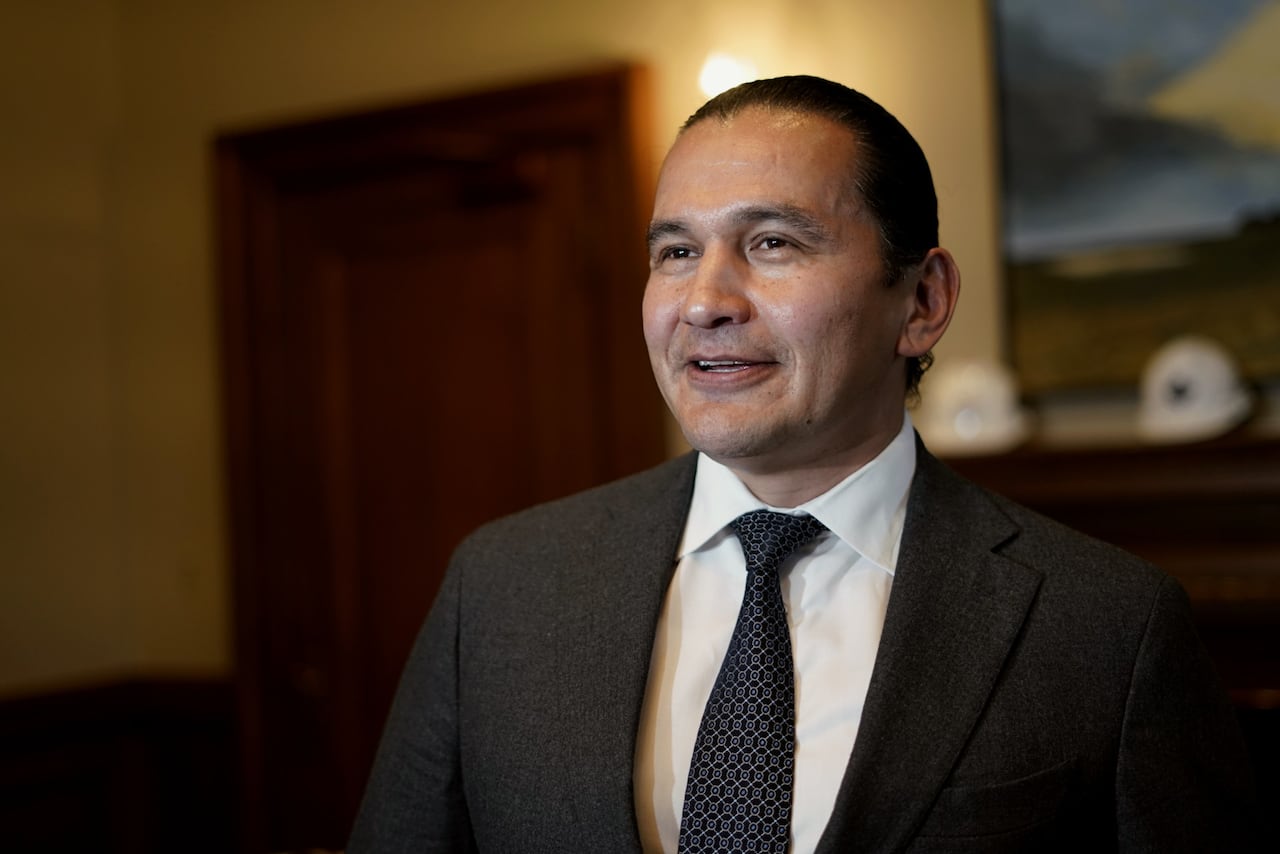 Manitoba civil servants won't be ordered to office full-time like their ...