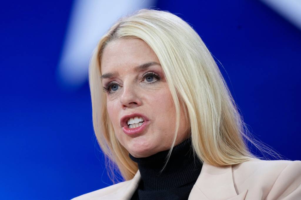 Pam Bondi roasted for 'swampy' betrayal on live TV