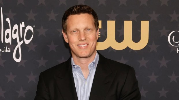 Paramount CEO David Ellison meets with UK culture secretary amid bids ...