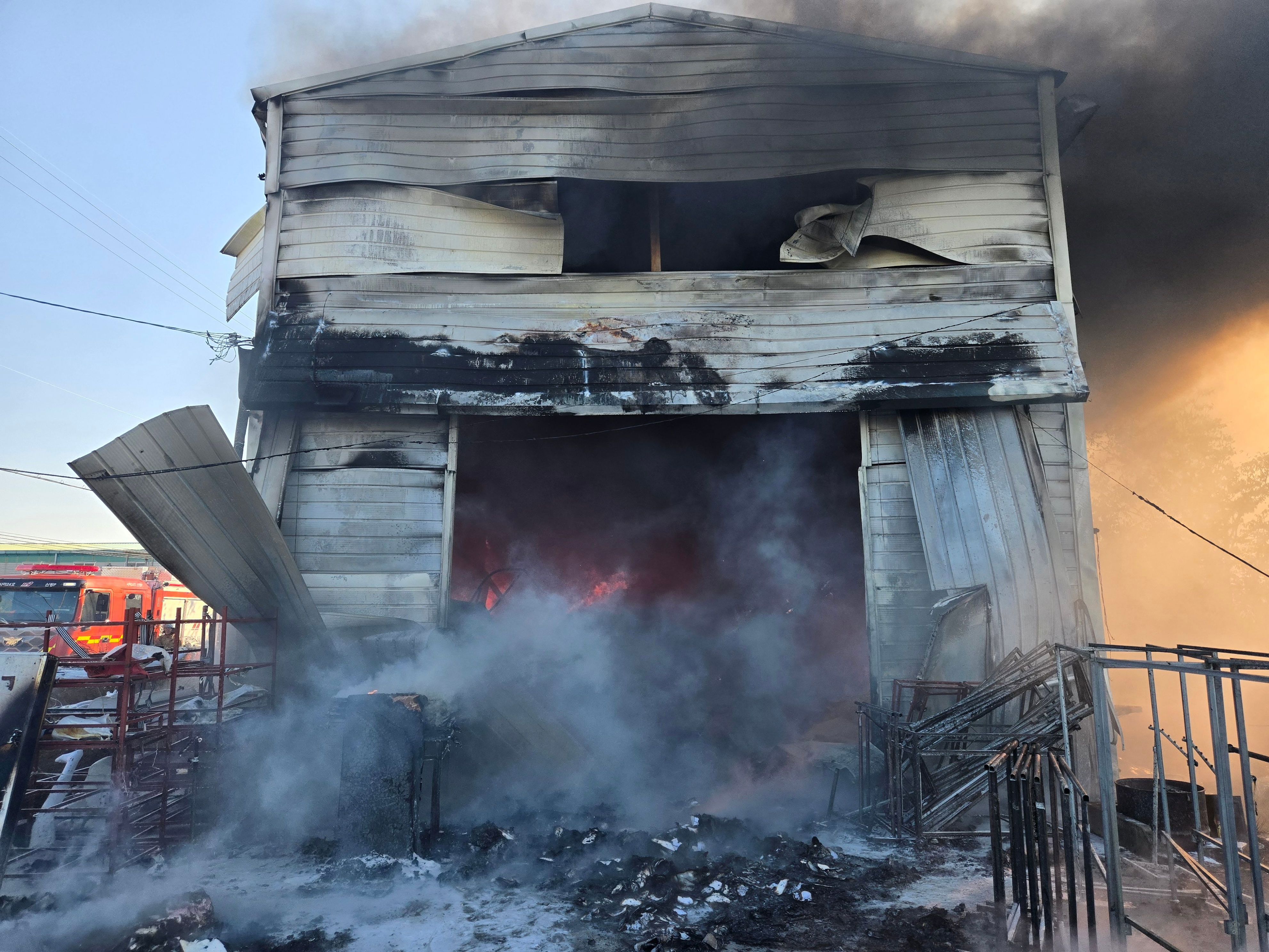 Fire at Busan Clothing Warehouse Injures One