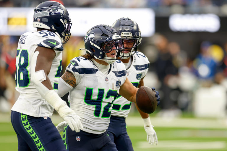 A dozen Seahawks defensive players graded well in Week 11 vs Rams