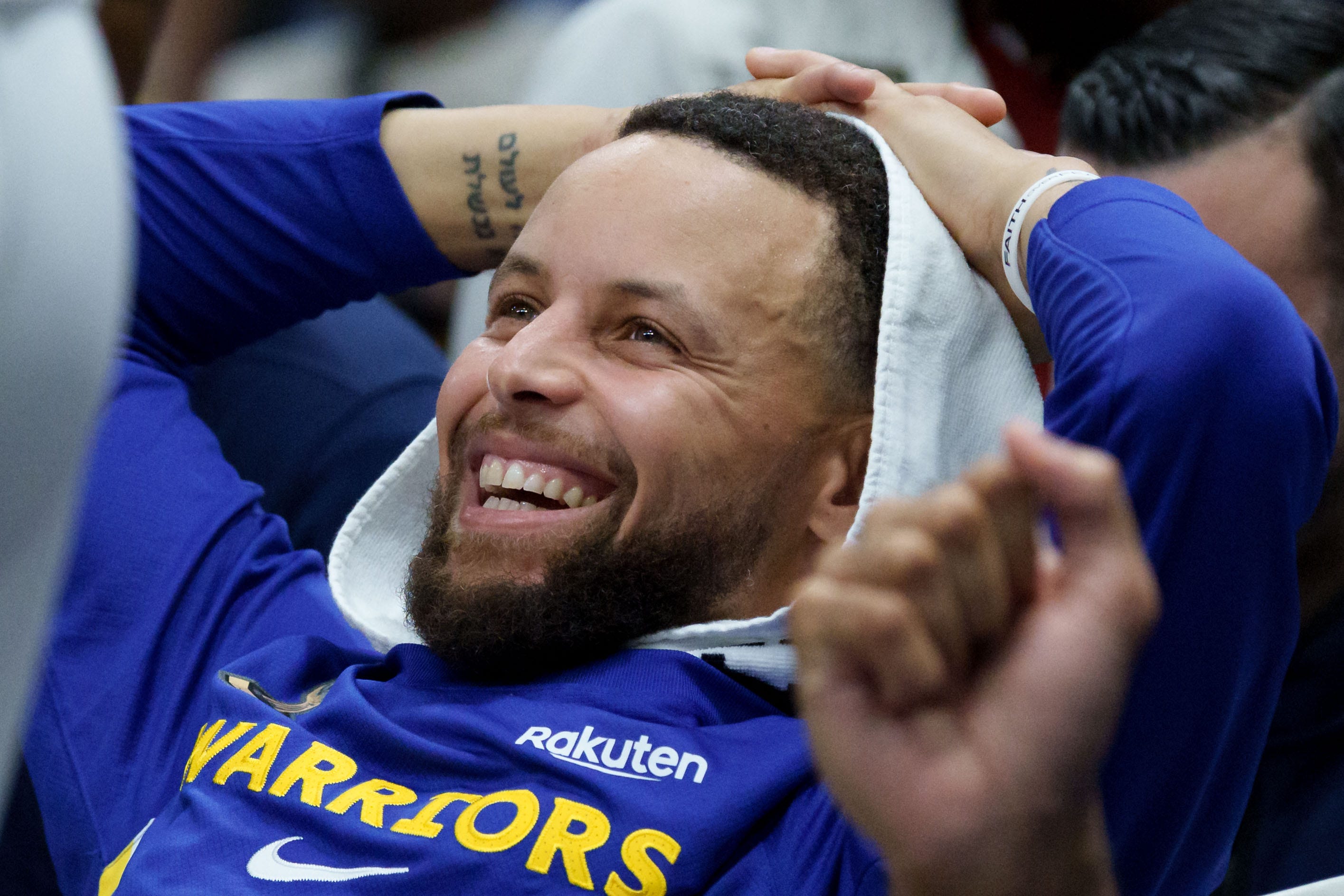 Steph Curry dons Penny Hardaway sneakers before Warriors-Magic game in ...