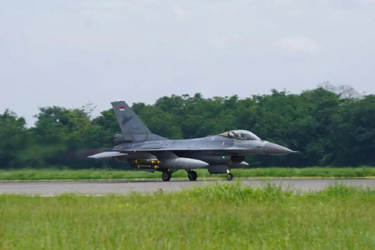 Lanud Iswahjudi Magetan Uji Coba Operasional Bom BNT-250 pada Pesawat F ...