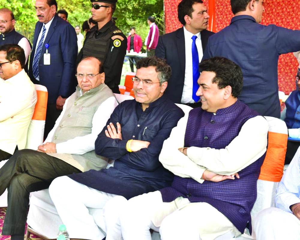 Union Minister, LG, Delhi Ministers review Yamuna cruise progress at ...