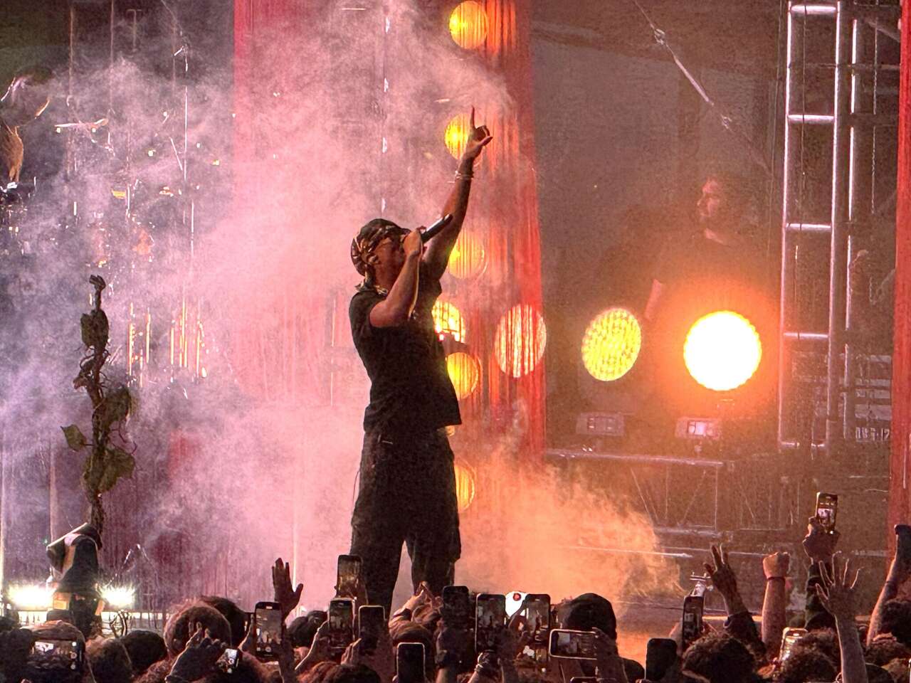 Reports: D4vd investigated as suspect in death of 15-year-old girl ...