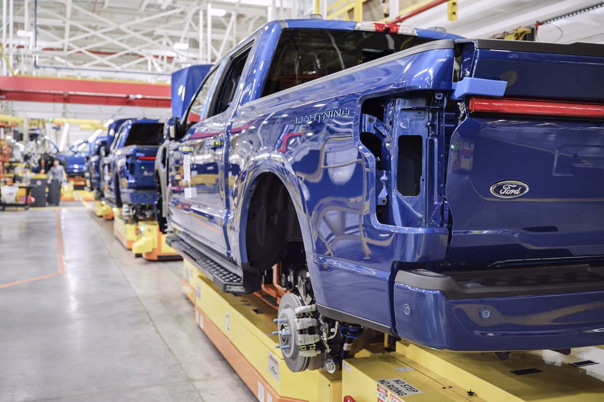 EVs Are Crashing, Hybrids Are Roaring Back—Detroit’s Electric Dream ...