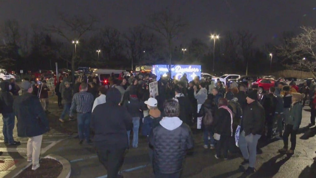 Anti-Islam protesters clash with Muslim community activists in Dearborn