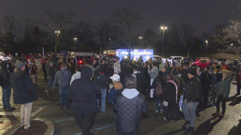 Anti-Islam protesters clash with Muslim community activists in Dearborn