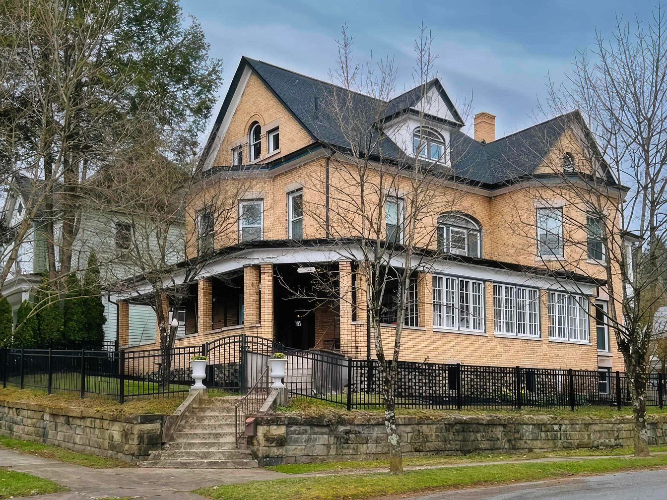 1912 Victorian Gem in West Virginia with 6 Bedrooms, Original Hardwood ...
