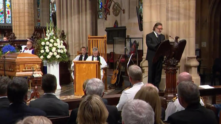 'Loyal, warm and lived life to the full': Russell Crowe pays tribute to ...