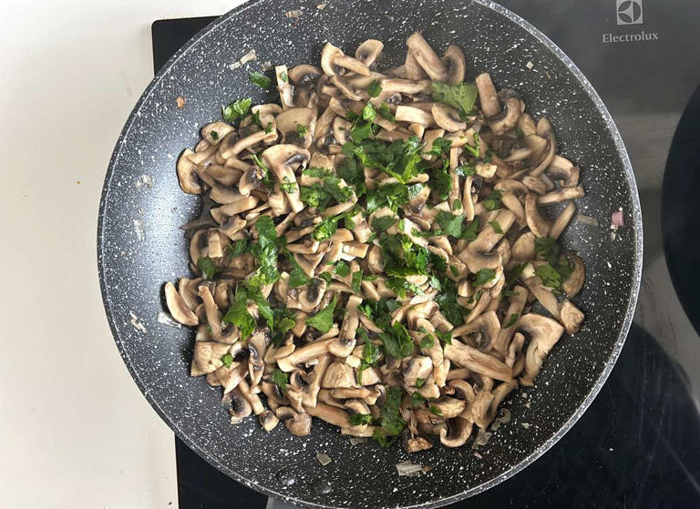 A quick and easy recipe for pan-fried mushrooms