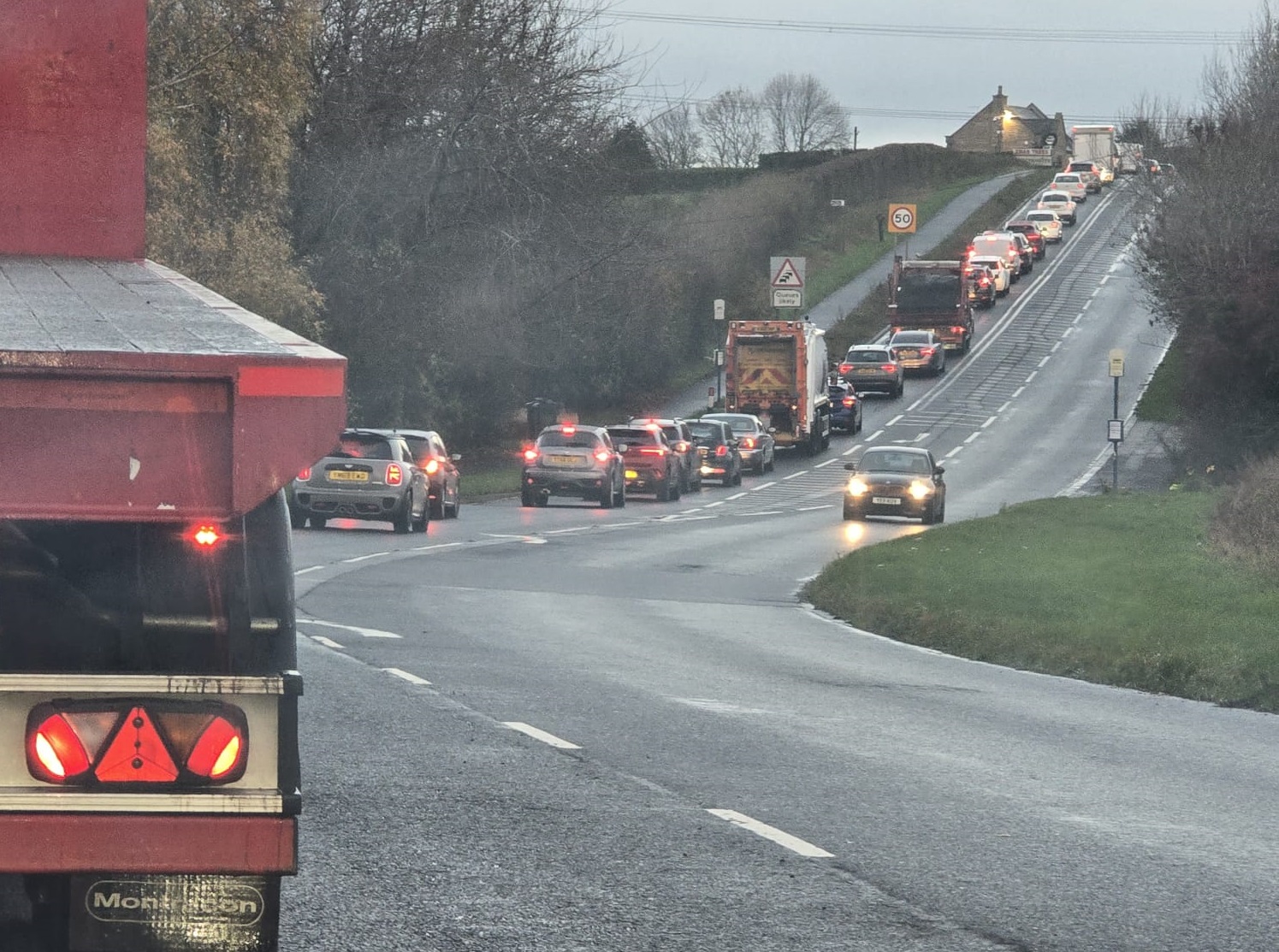 Sheffield traffic: Snake Pass 'just passable' due to snow while ...