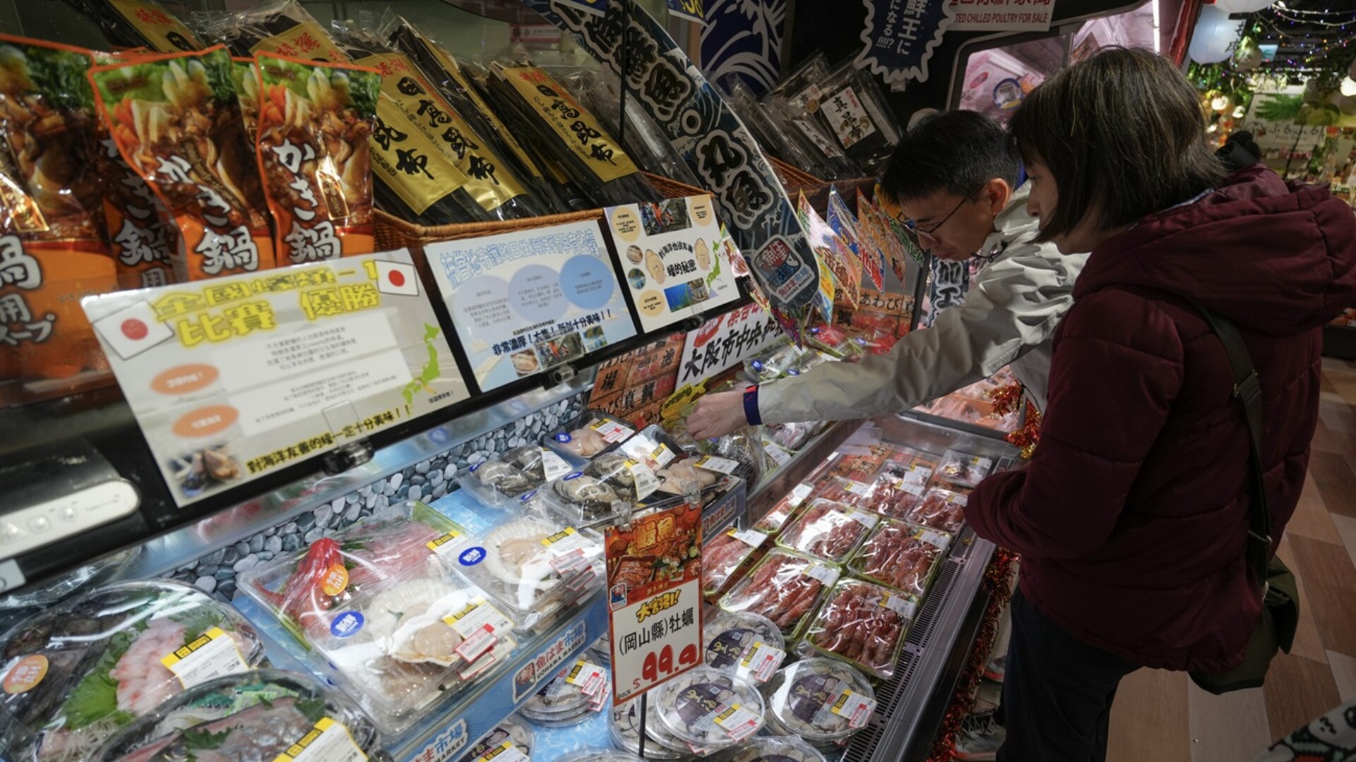 Streit eskaliert: China verhängt Importverbot für japanische Meeresfrüchte - fast 700 Firmen ...