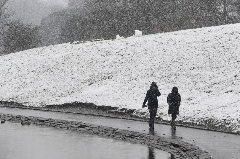 Parts of UK placed under health alert for Christmas