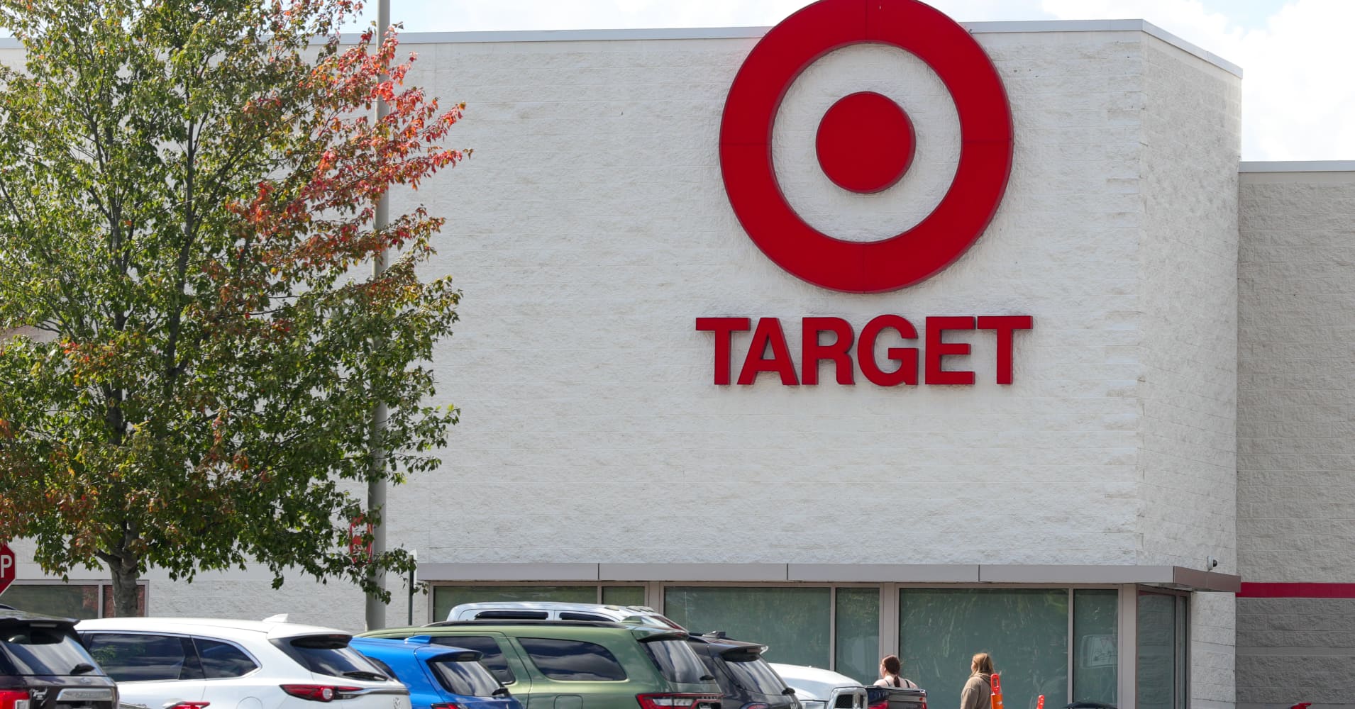 Target cuts profit outlook as shoppers look for deals, make fewer store ...