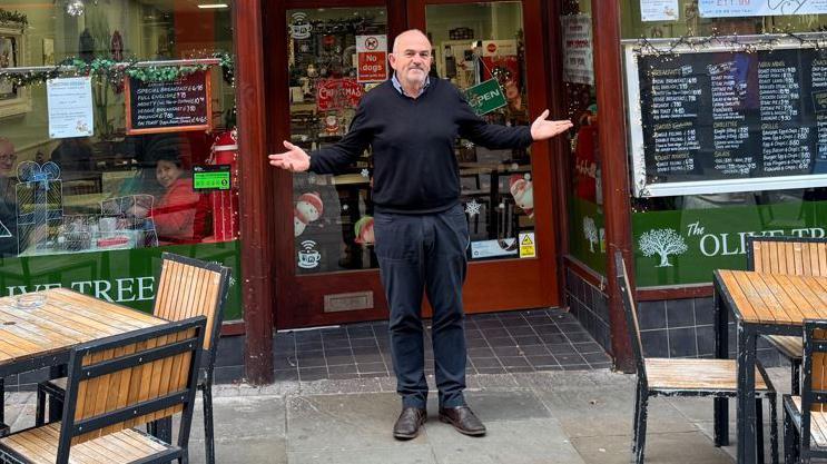 Shopping centre entrance closure 'has killed trade'