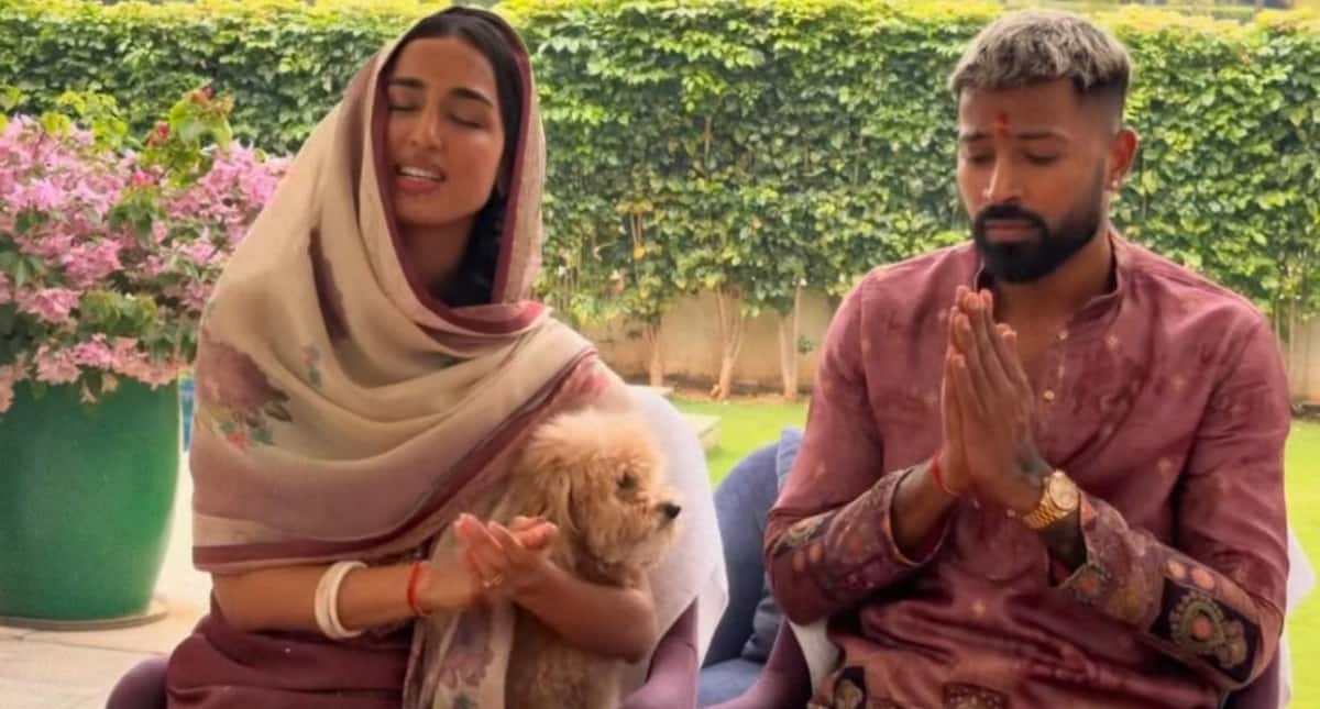 Hardik Pandya Turns Devotional, Sings Bhajan With Girlfriend Mahika Sharma - WATCH