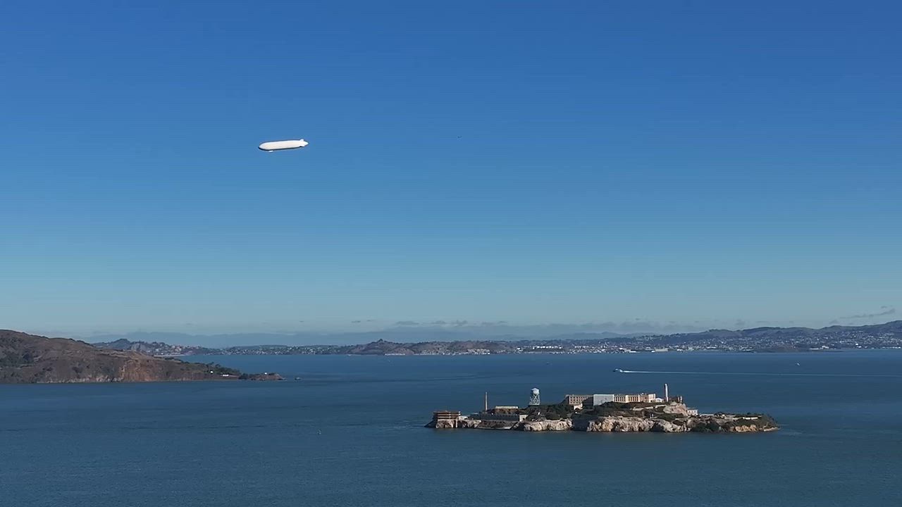 VS: Het grootste vliegtuig ter wereld, de LTA Pathfinder, gespot boven ...