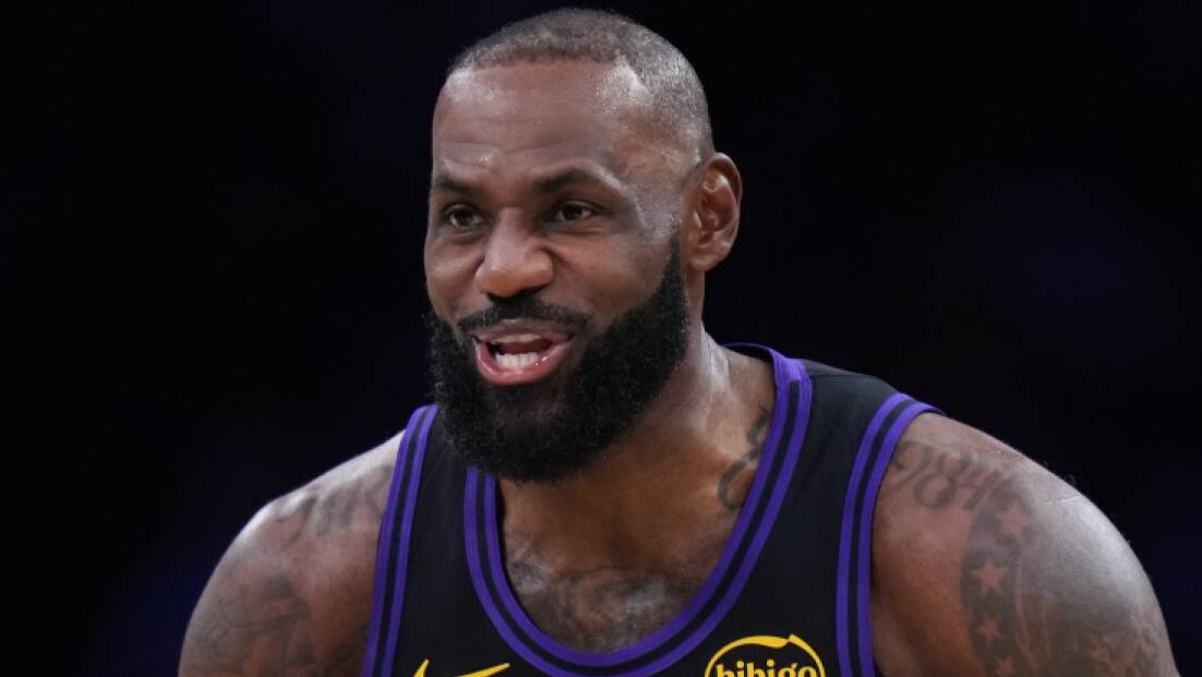 Après une sciatique: Retour victorieux de «King James», qui bat un ...