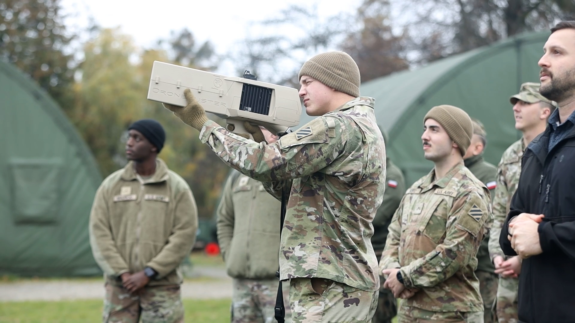 Des soldats américains se forment aux techniques anti-drones Dronebuster