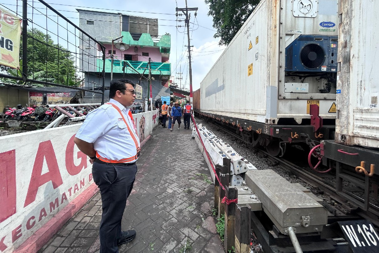 KA Barang Aksa Cargo Anjlok di Surabaya, 4 Kereta Api Mengalami ...