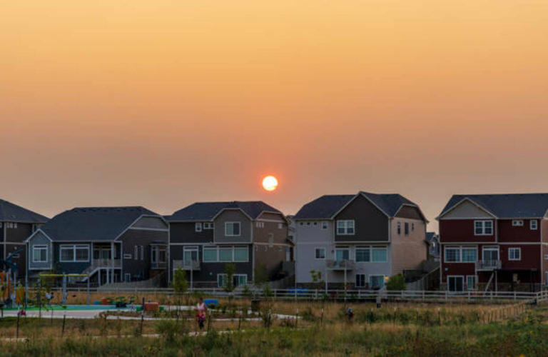 More U.S. homes are losing value, but it's not a crash - Zillow