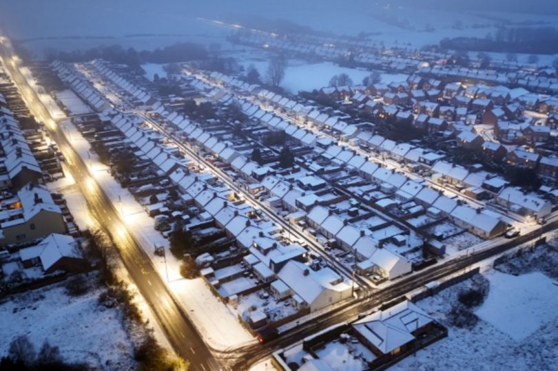 All the 29 parts of UK facing snow tomorrow as final flurries fall ...