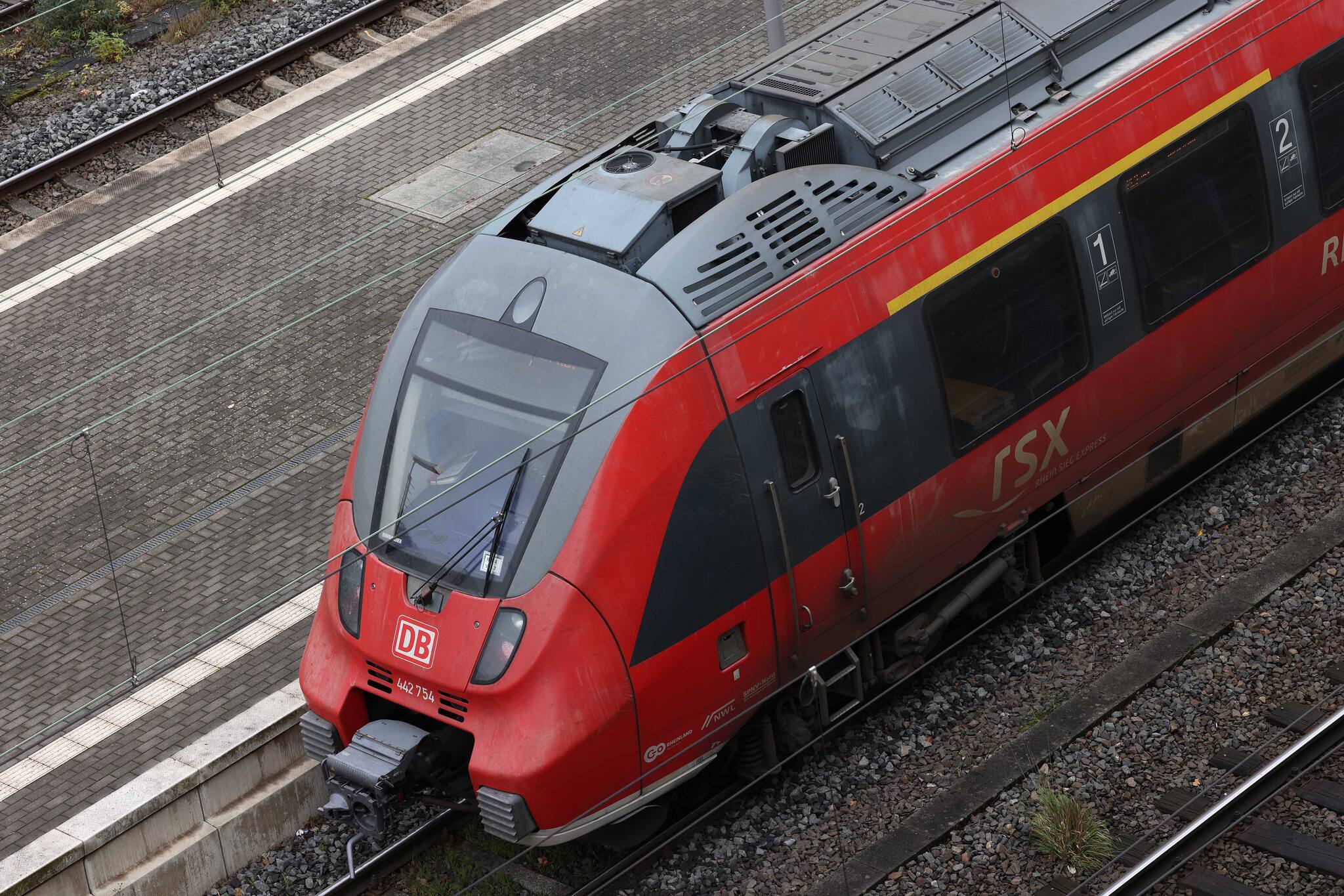 RE9: Reparaturen an der Oberleitung