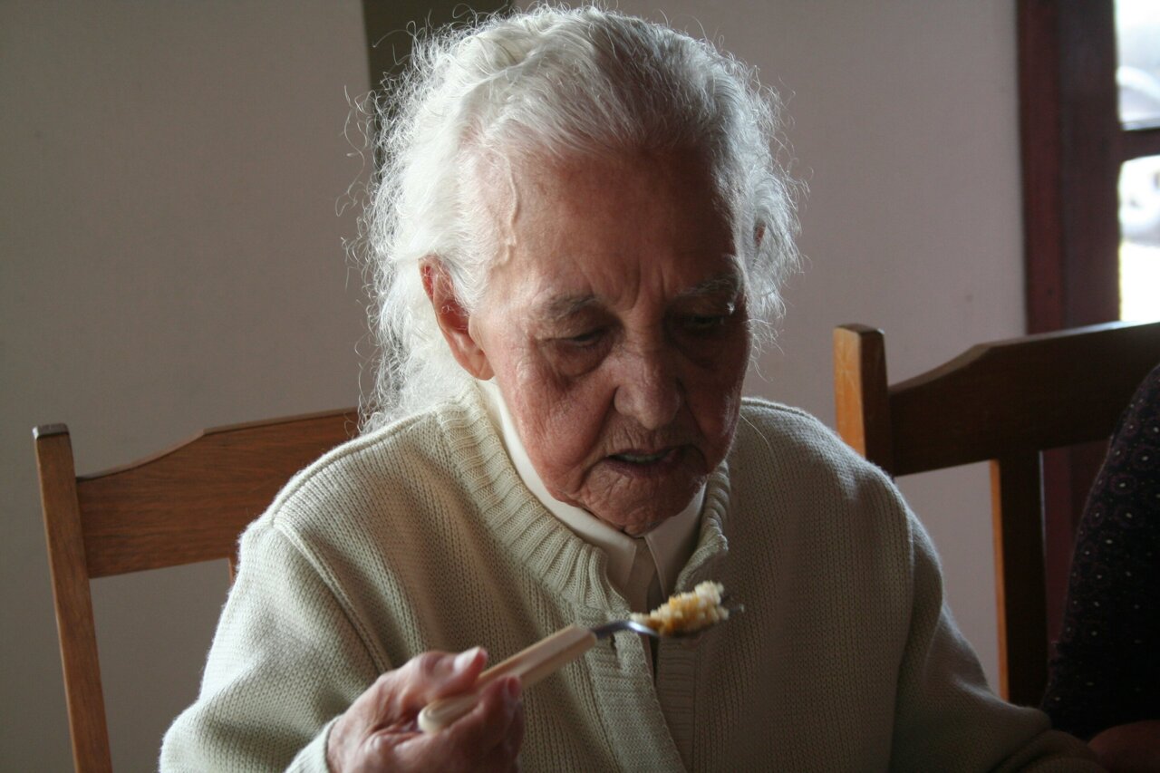 Eating alone linked to poorer nutrition in older adults