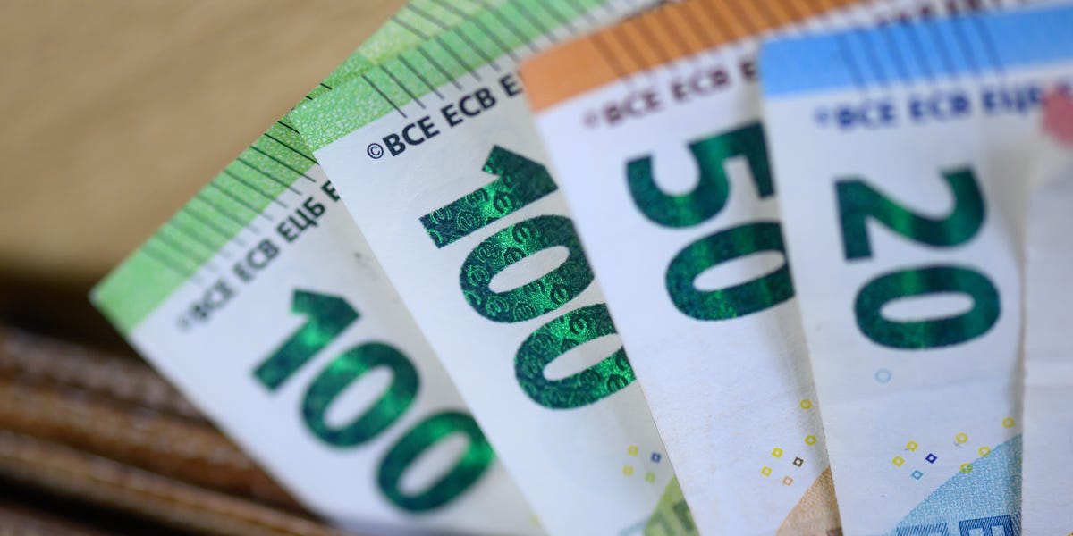 Qué significa ordenar los billetes de menor a mayor, según la psicología