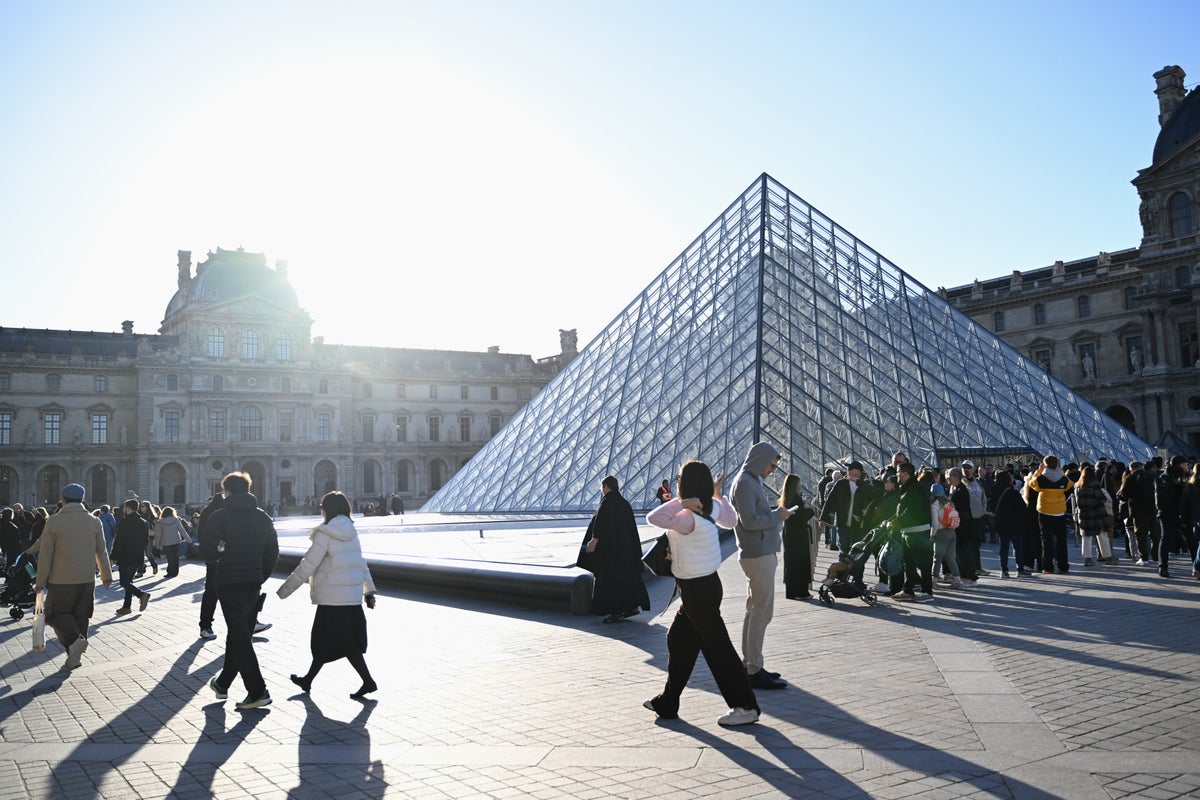 Louvre to add 100 new cameras within weeks after brazen jewel heist