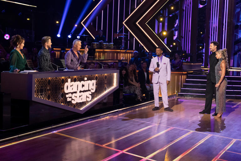 Who is competing in the 'Dancing with the Stars' finale?