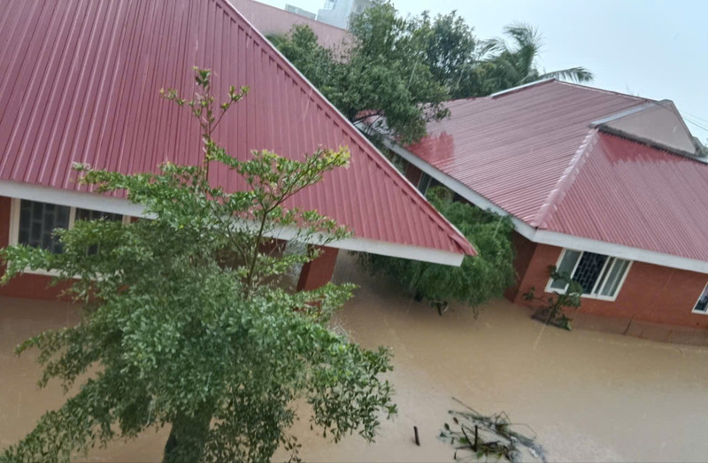 Làng trẻ em SOS Quy Nhơn chìm trong biển nước, di dời khẩn cấp hơn 130 ...