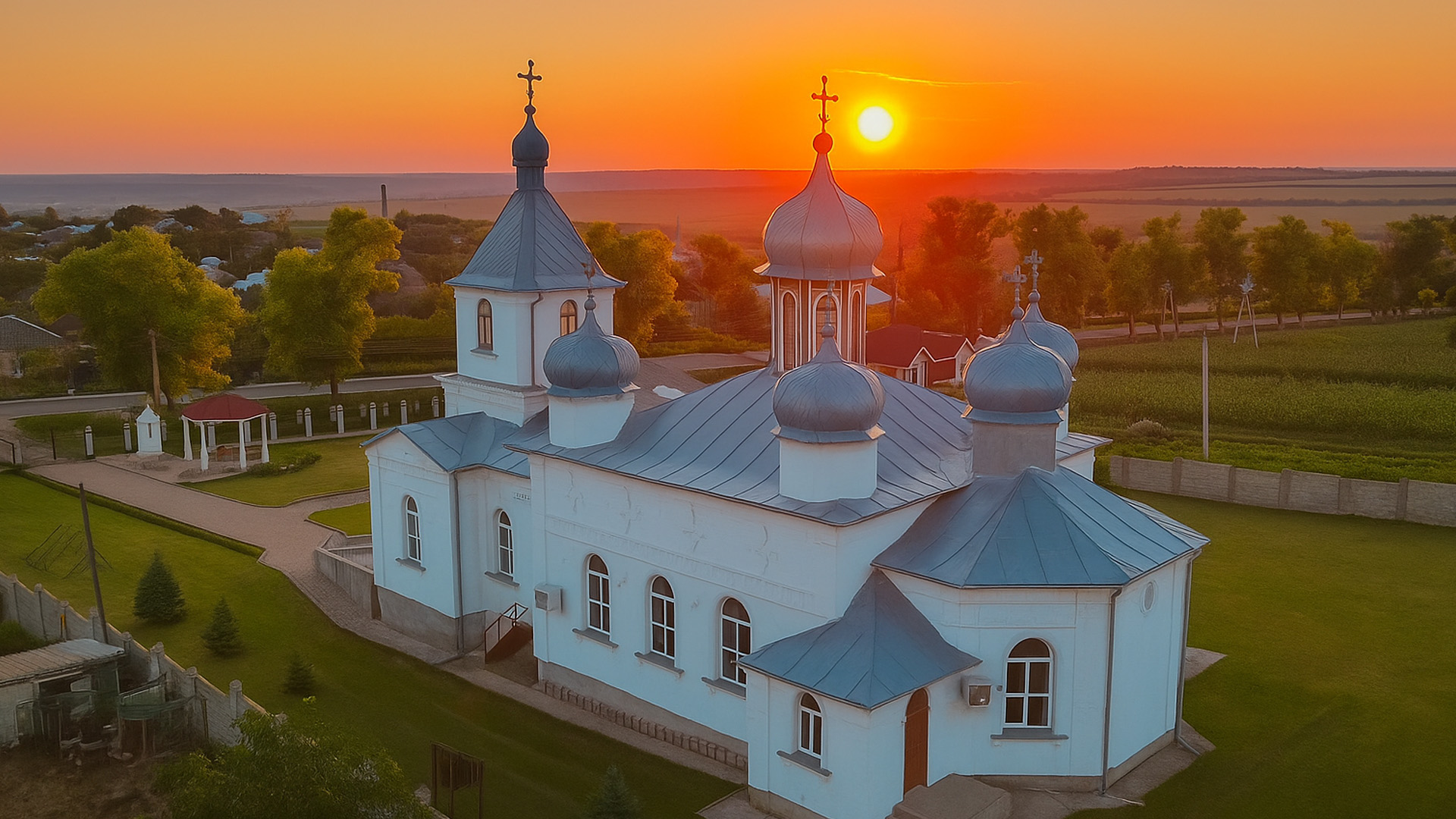 Crépuscule à l'église du village
