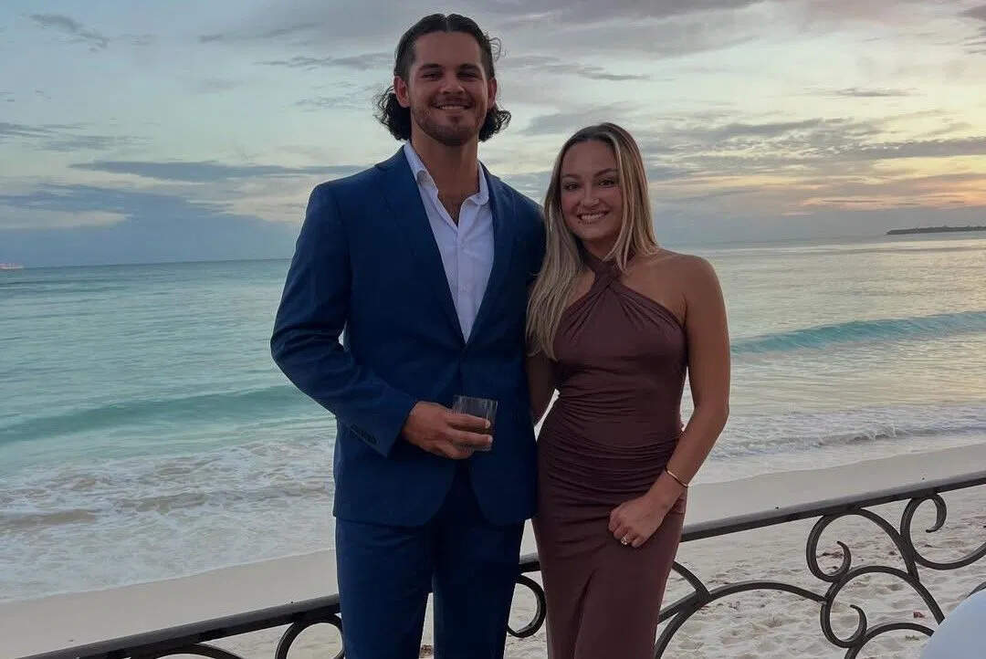 Jared Jones and fiancée Rylie Fox spark buzz with dreamy Hawaii wedding ...