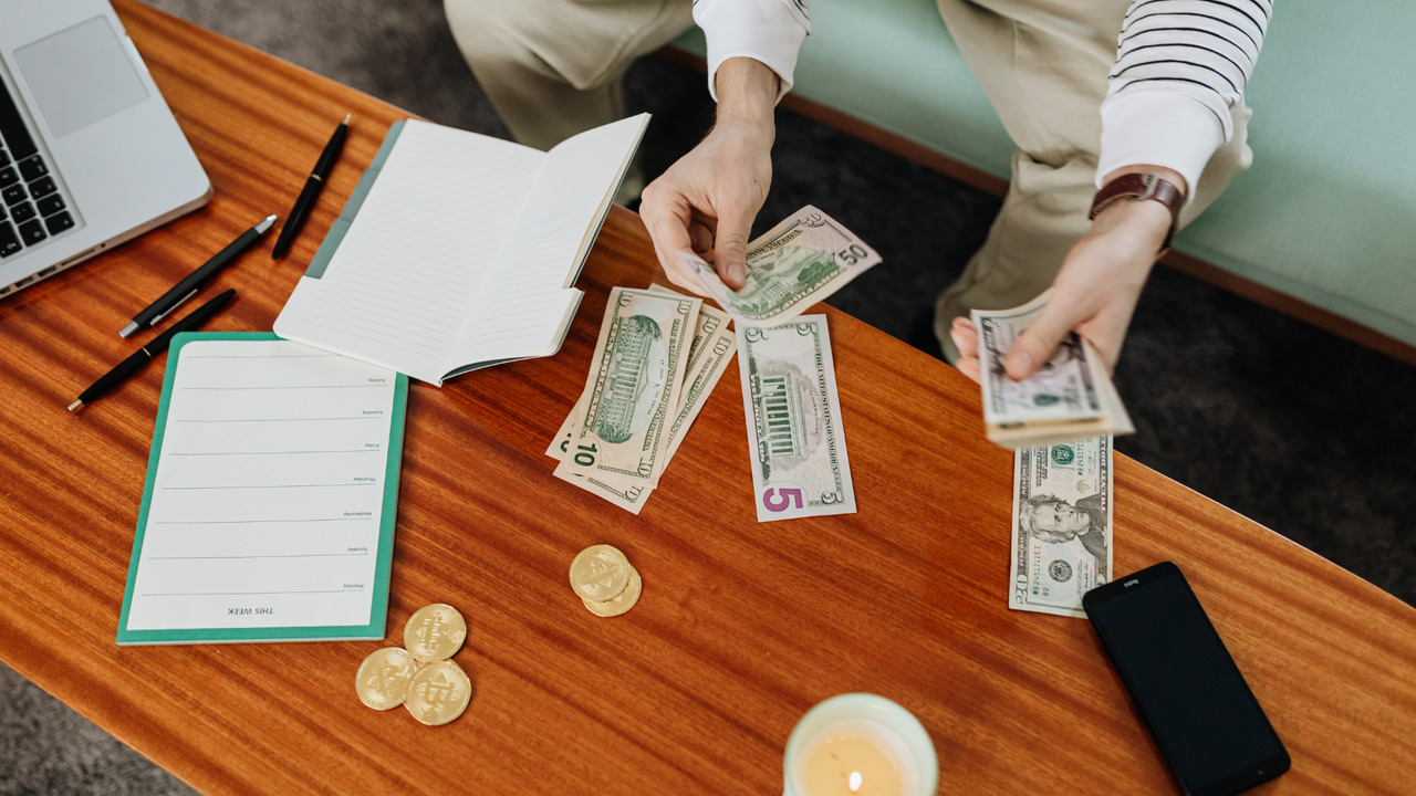 How to calmly navigate money talk in relationships
