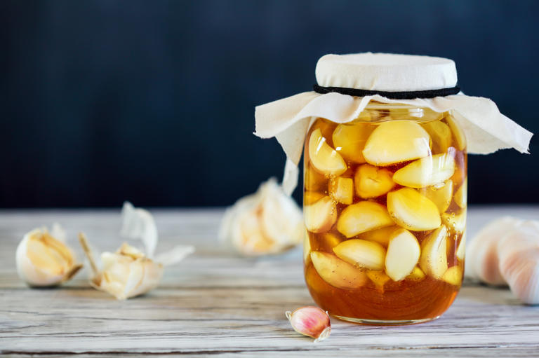 Home Remedy Trend: Garlic, Cloves & Honey - Potential Benefits and Risks