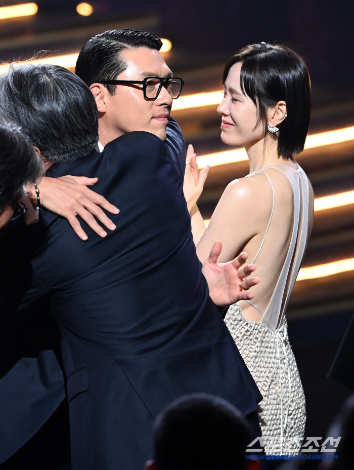 Hyun Bin won the Blue Dragon Film Award for Best Actor