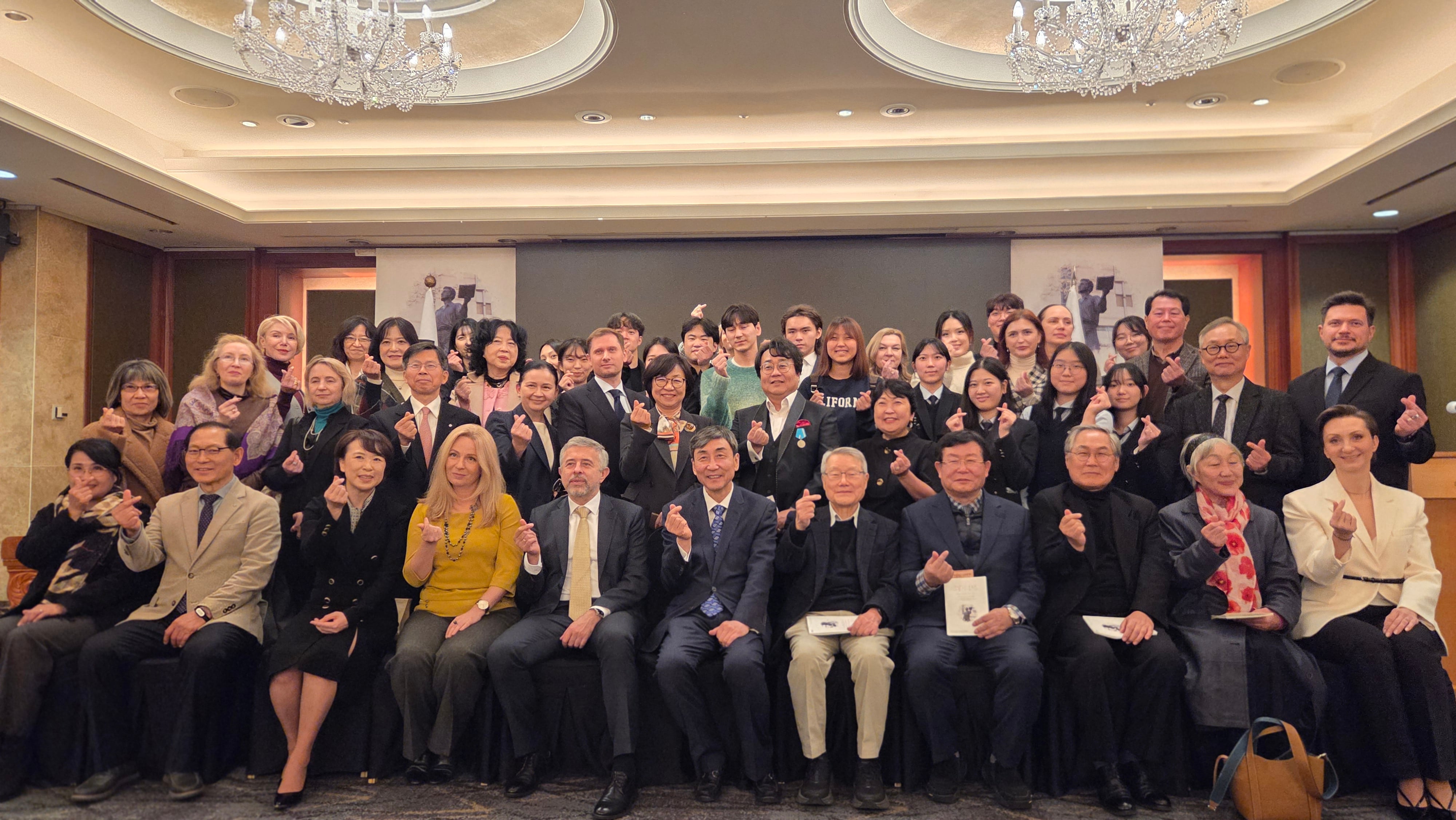 Korea-Russia Poetry Recital Bridges Strained Ties