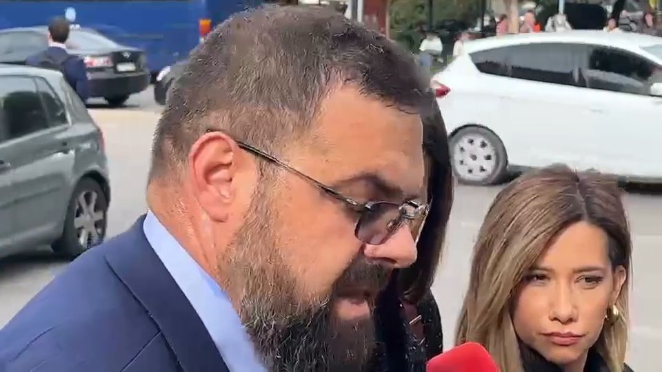 Κύκλωμα με τηλεφωνικές απάτες: «Είναι ένα ράκος», λέει ο δικηγόρος της ...