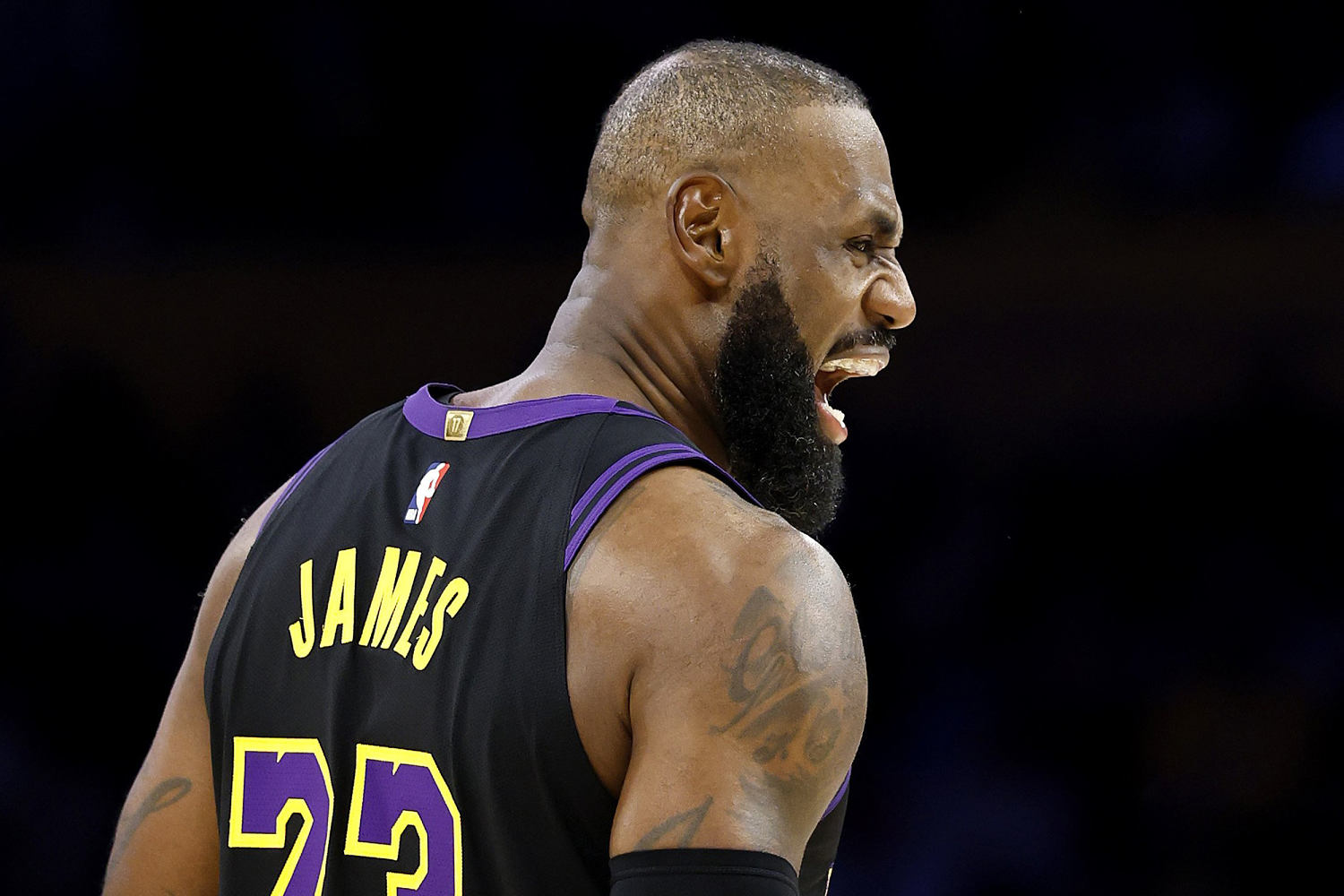 LeBron James makes history as he sparks Lakers win vs. Jazz