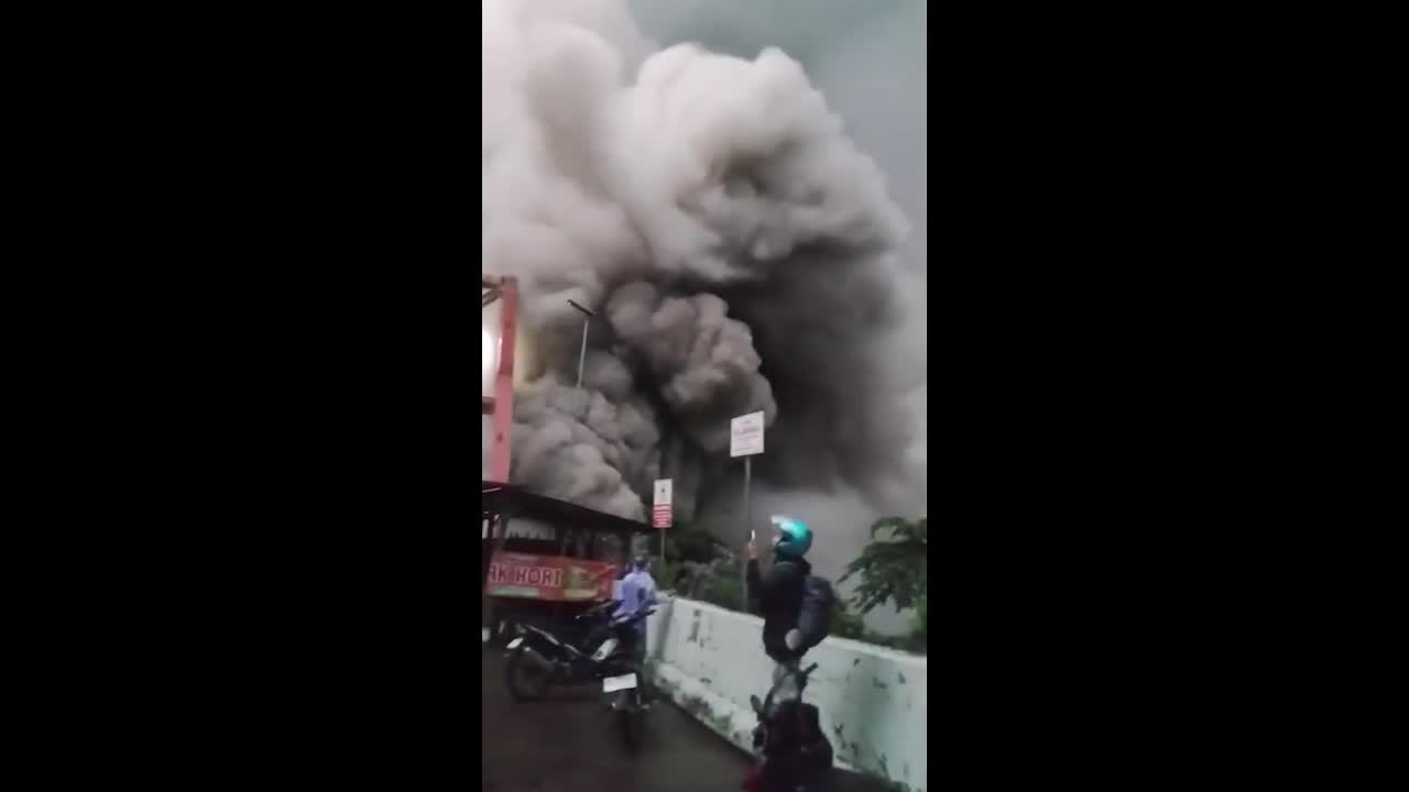 Volcano eruption ash cloud engulfs bridge as locals run to safety in ...