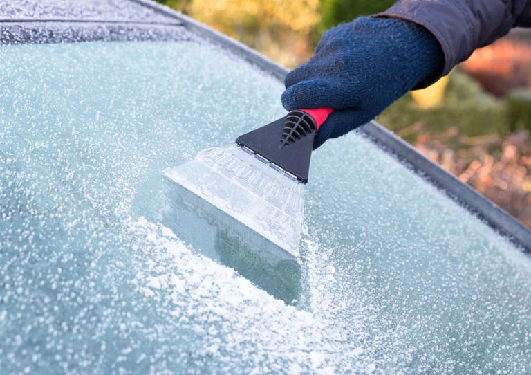 Snow starts falling across Kent after cold health alert issued