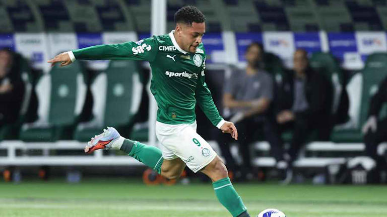 Vitor Roque joga hoje? Desfalques e escalação do Palmeiras contra o ...